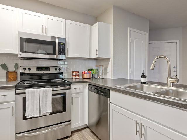 2 BR, 2 BA Apartment 19940 N. 23rd Ave Unit C2039, Phoenix, AZ 85027