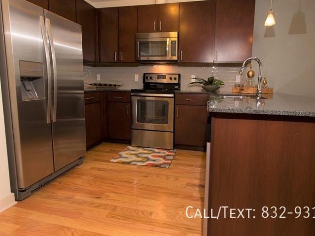 2 BR, 2 BA Apartment 1999 Main St, Houston, TX 77002