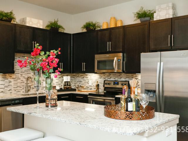 2 BR, 2 BA Apartment 1000 Chimney Rock Rd, Houston, TX 77056