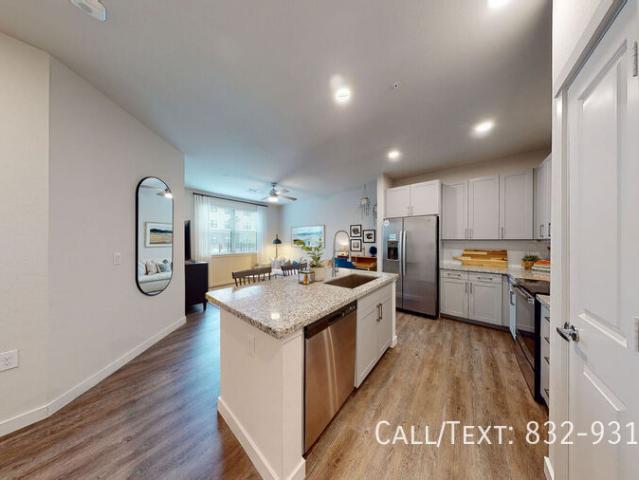 2 BR, 2 BA Apartment 1000 Antoine Dr, Houston, TX 77055