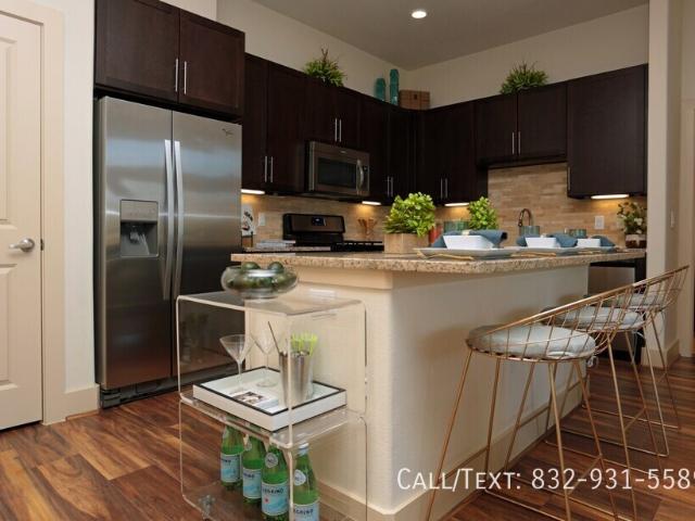 2 BR, 2 BA Apartment 1000 Autumnwood Way, The Woodlands, TX 77380