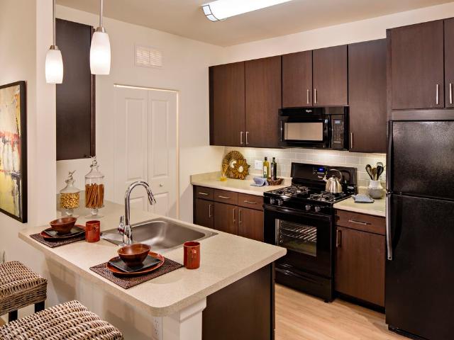 2 BR, 2 BA Apartment 1000 Avalon Way Unit 006 6113, Bloomingdale, NJ 07403