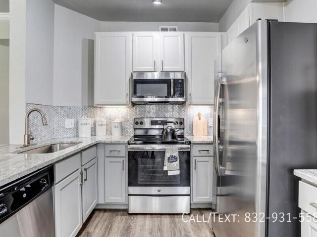 2 BR, 2 BA Apartment 1000 S Braeswood Blvd, Houston, TX 77096