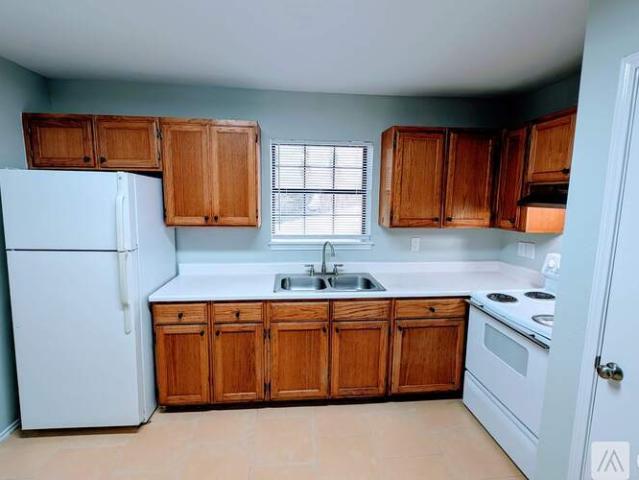 2 BR, 2 BA Apartment 1001 Market St, Unit 4, Laredo, TX 78040