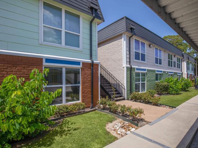 2 BR, 2 BA Apartment 1001 Pinemont Drive Unit 036, Houston, TX 77018