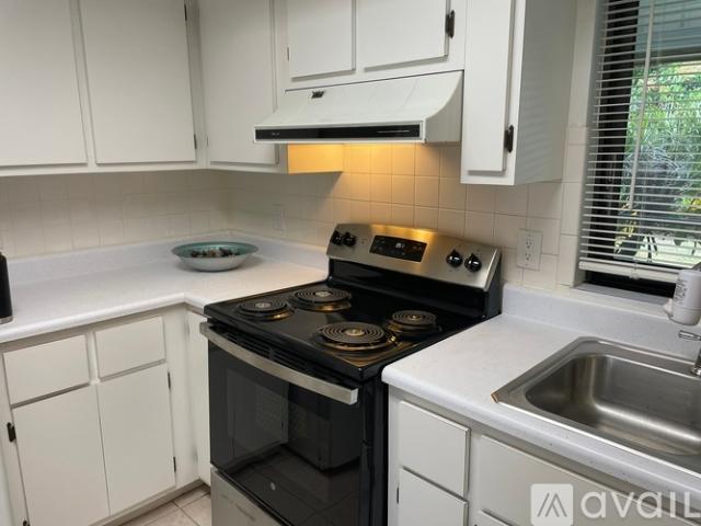 2 BR, 2 BA Apartment 10022 8th St N, Unit B, Naples, FL 34108