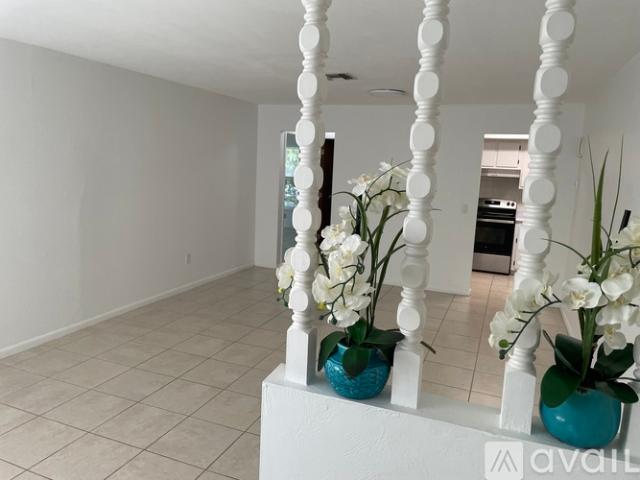 2 BR, 2 BA Apartment 10022 8th St N, Unit B, Naples, FL 34108