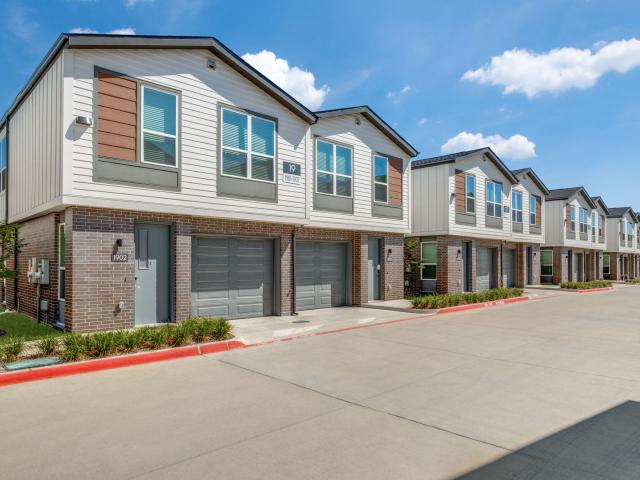 2 BR, 2 BA Apartment 10030 Garland Road Unit 1406, Dallas, TX 75218