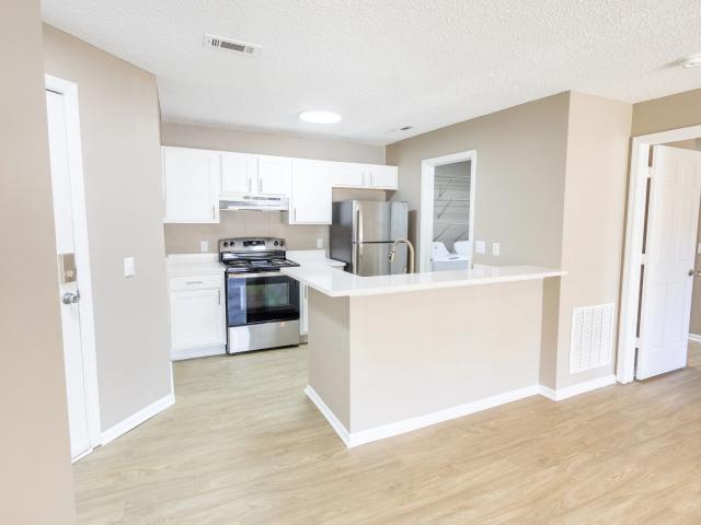 2 BR, 2 BA Apartment 1006 Caledon Ct, Greenville, SC 29615