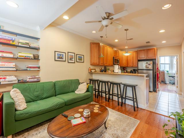 2 BR, 2 BA Apartment 1006 N St NW, Washington, DC 20001