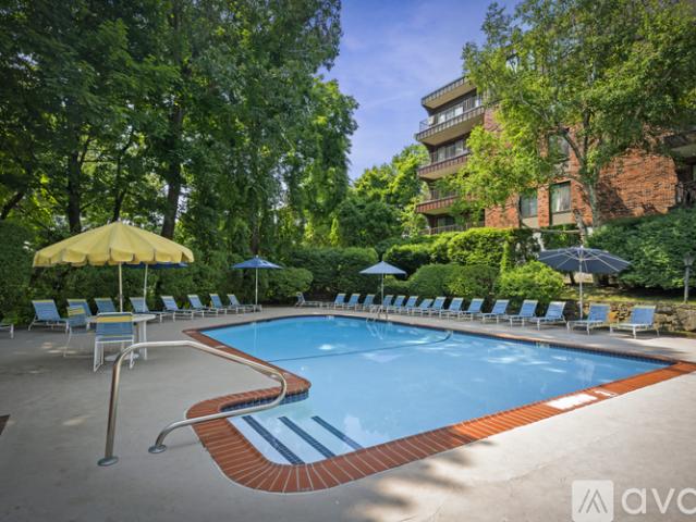 2 BR, 2 BA Apartment 1006 Paradise Road, Unit 2P, Swampscott, MA 01907