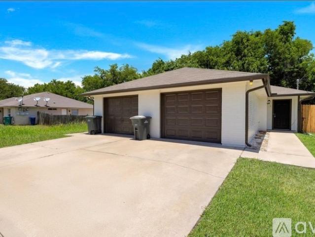 2 BR, 2 BA Apartment 1006 West Avenue B, Copperas Cove, TX 76522