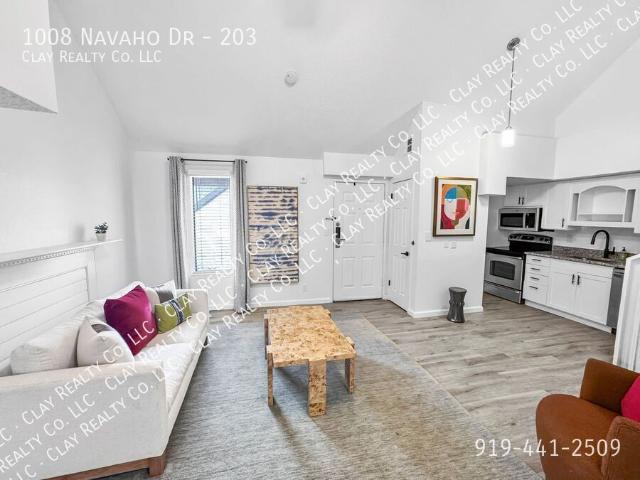 2 BR, 2 BA Apartment 1008 Navaho Dr, Raleigh, NC 27609