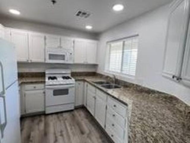2 BR, 2 BA Apartment 10099 Aspen Rose Street, Unit 2003, Las Vegas, NV 89183