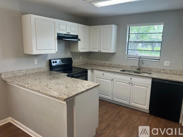 2 BR, 2 BA Apartment 10101 Lake Oak Cir, Unit 1, Tampa, FL 33624