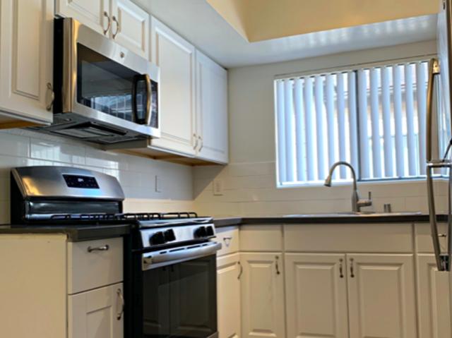 2 BR, 2 BA Apartment 1012 E Acacia Ave, Glendale, CA 91205