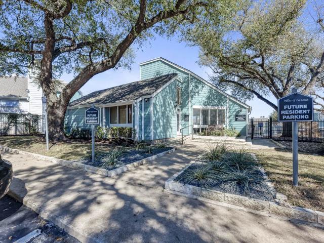 2 BR, 2 BA Apartment 1016 Camino la Costa Unit 1301, Austin, TX 78752