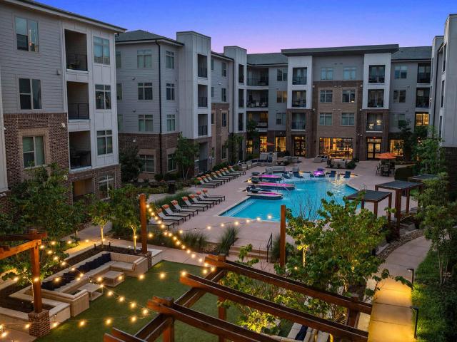 2 BR, 2 BA Apartment 101 Athens Way Unit 0127, Nashville, TN 37228