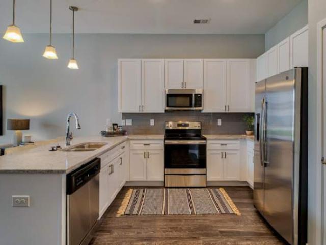 2 BR, 2 BA Apartment 101 E 4th St, Newport, KY 41071