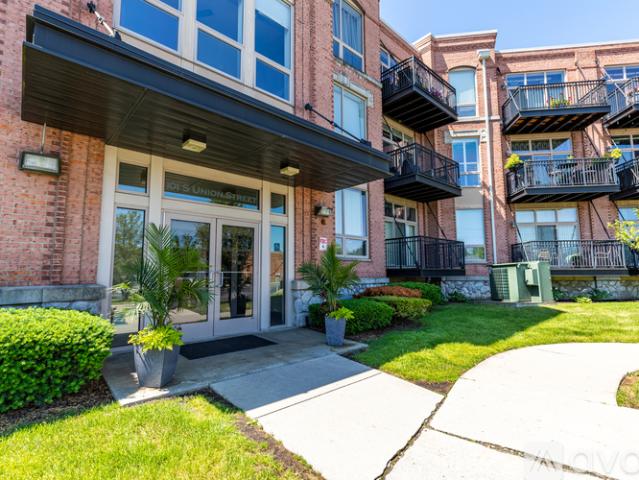 2 BR, 2 BA Apartment 101 S Union St, Unit 207, Plymouth, MI 48170