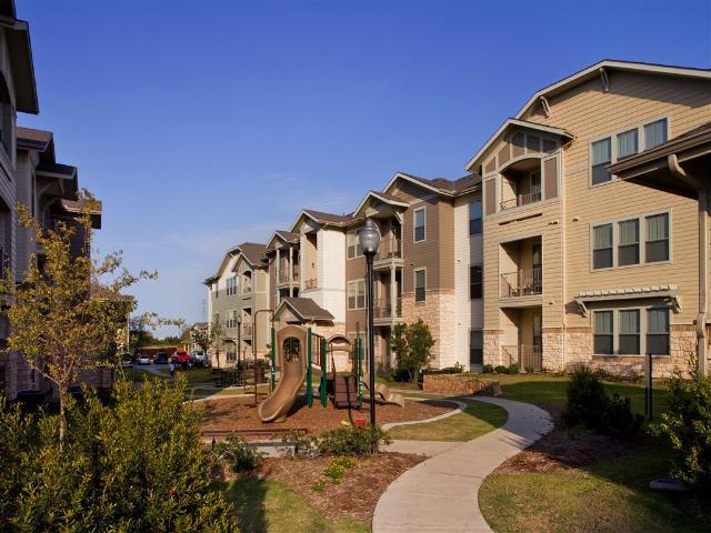 2 BR, 2 BA Apartment 1021 Oak Grove Rd Unit 2 beds, 2 baths, $899, Fort Worth, TX 76115