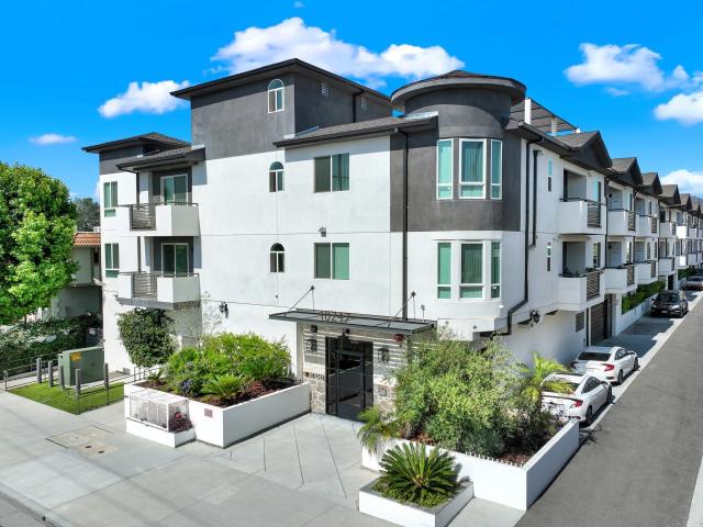 2 BR, 2 BA Apartment 10247 Variel Avenue Unit 201, Chatsworth, CA 91311