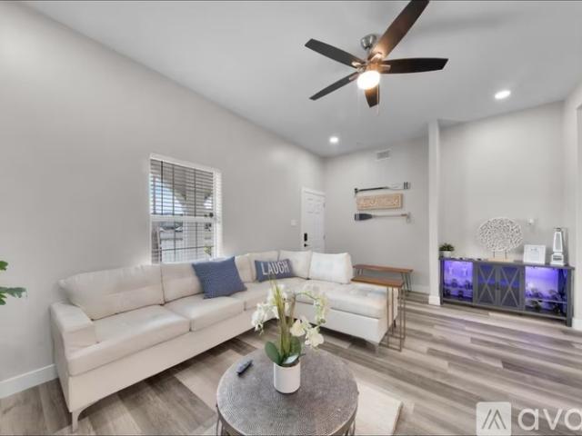 2 BR, 2 BA Apartment 102 West Corral Street, Unit 2, South Padre Island, TX 78597