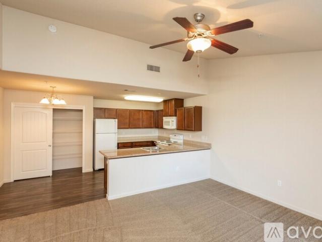 2 BR, 2 BA Apartment 102 North Fowler Avenue 134, Unit 177, Clovis, CA 93611
