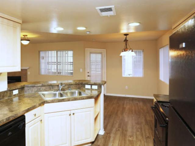 2 BR, 2 BA Apartment 1030 Broadway, Chula Vista, CA 91911