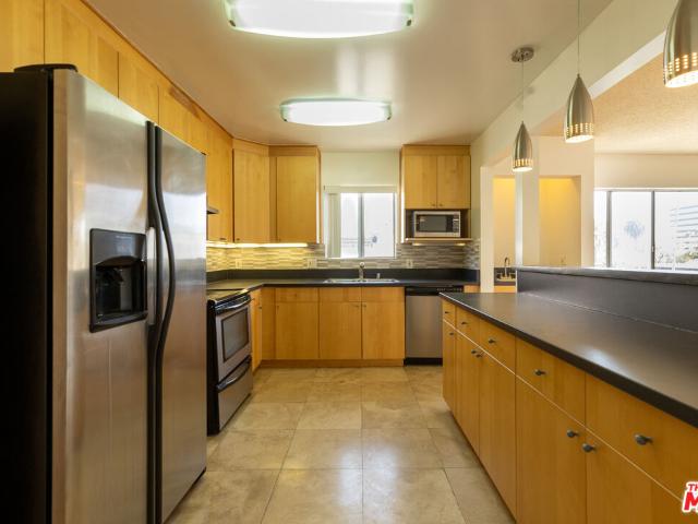 2 BR, 2 BA Apartment 1033 6th Street, Santa Monica, CA 90403