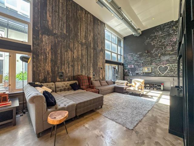 2 BR, 2 BA Apartment 1037 N Laurel Ave, West Hollywood, CA 90046