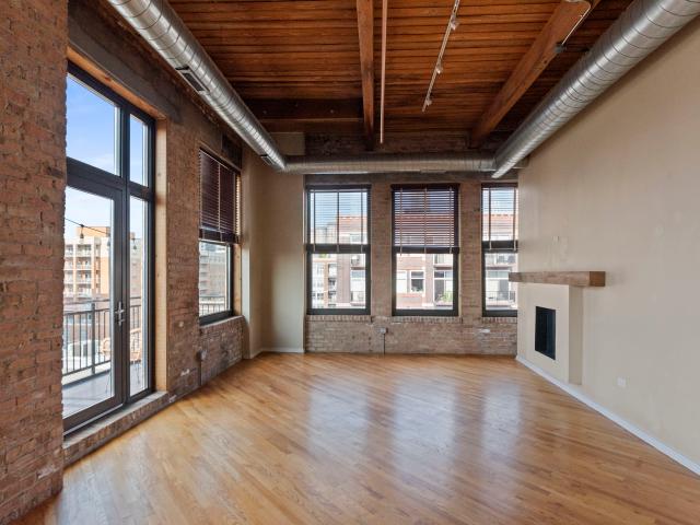 2 BR, 2 BA Apartment 1040 West Adams Street, Chicago, IL 60607