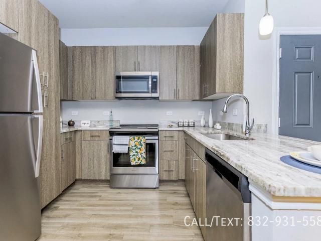 2 BR, 2 BA Apartment 10497 Jones Rd, Houston, TX 77065
