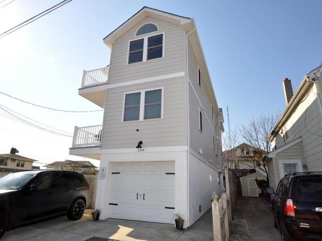 2 BR, 2 BA Apartment 104 North Dudley Ave, Ventnor City, NJ 08406
