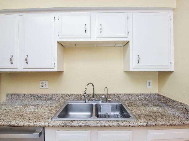 2 BR, 2 BA Apartment 10555 Turtlewood Court, Houston, TX 77072