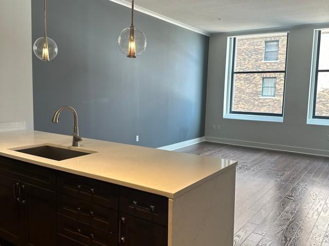 2 BR, 2 BA Apartment 106 W 14th St, Kansas City, MO 64105