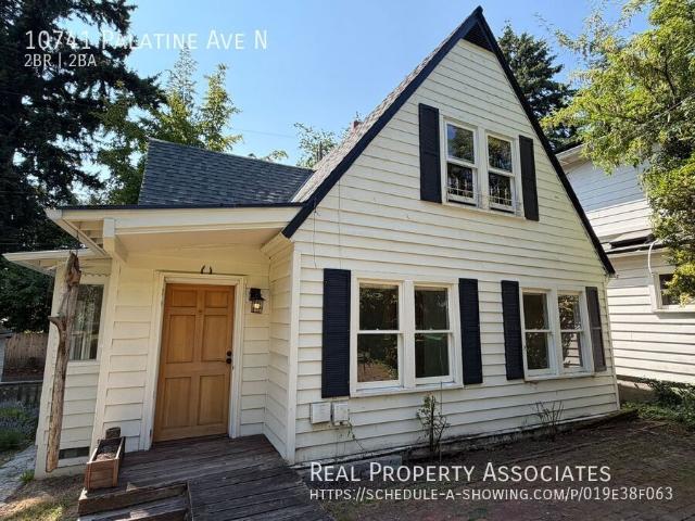 2 BR, 2 BA Apartment 10741 Palatine Ave N, Seattle, WA 98133