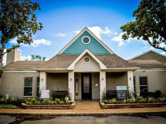 2 BR, 2 BA Apartment 10751 Meadowglen Ln Unit 090, Houston, TX 77042