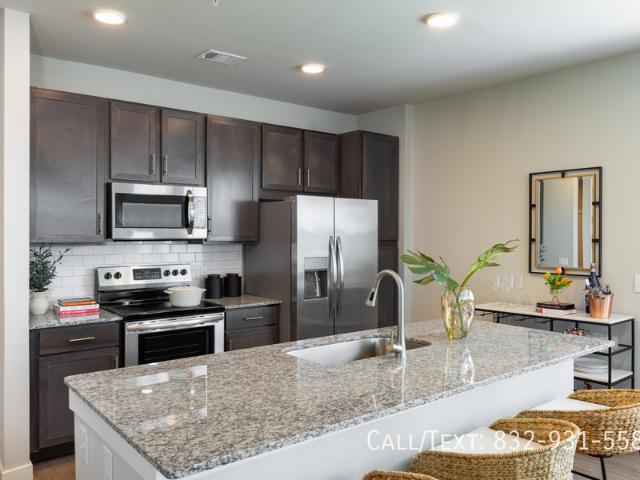 2 BR, 2 BA Apartment 10829 Hammerly Blvd, Houston, TX 77043