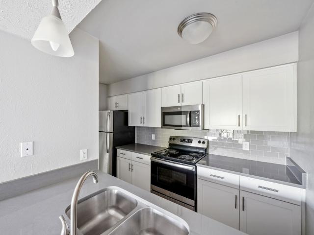 2 BR, 2 BA Apartment 10830 Stone Canyon Road Unit 3307, Dallas, TX 75230