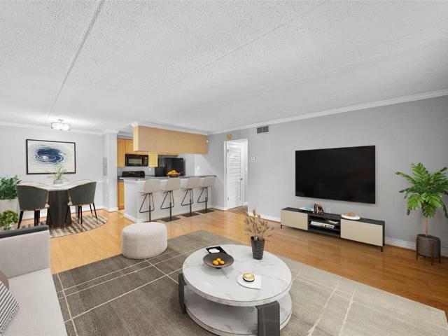 2 BR, 2 BA Apartment 108 Alameda Court, Tampa, FL 33609