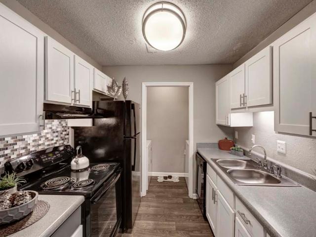 2 BR, 2 BA Apartment 10900 Point South Drive Unit 806E, Charlotte, NC 28273