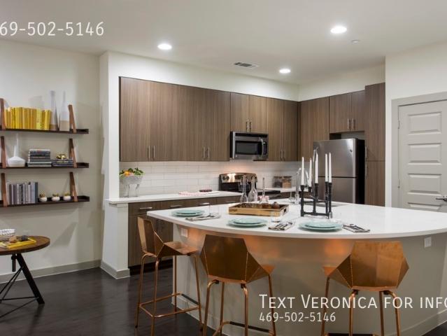 2 BR, 2 BA Apartment 1100 S. Lamar Blvd, Austin, TX 78704
