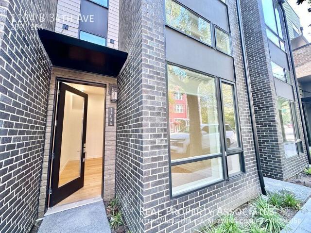 2 BR, 2 BA Apartment 1104 B 34th Ave, Seattle, WA 98122