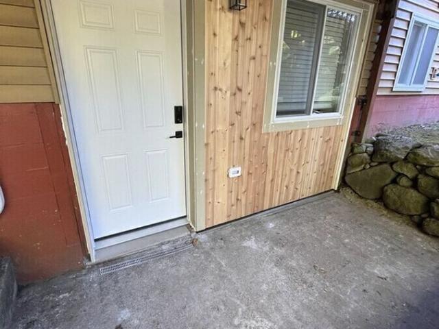 2 BR, 2 BA Apartment 11058 Fremont Ave N, Seattle, WA 98133