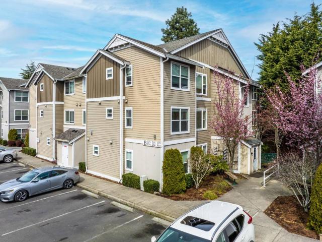 2 BR, 2 BA Apartment 11050 16th Avenue Southwest Unit B302, Seattle, WA 98146