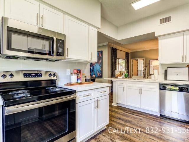 2 BR, 2 BA Apartment 1108 Enclave Pkwy, Houston, TX 77077