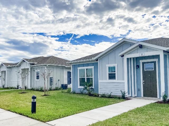2 BR, 2 BA Apartment 11120 Bennett Drive Unit 049, Bradenton, FL 34211