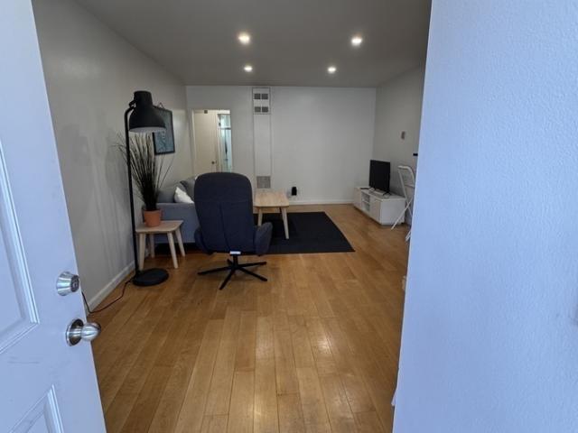 2 BR, 2 BA Apartment 1114 6th St, Santa Monica, CA 90403