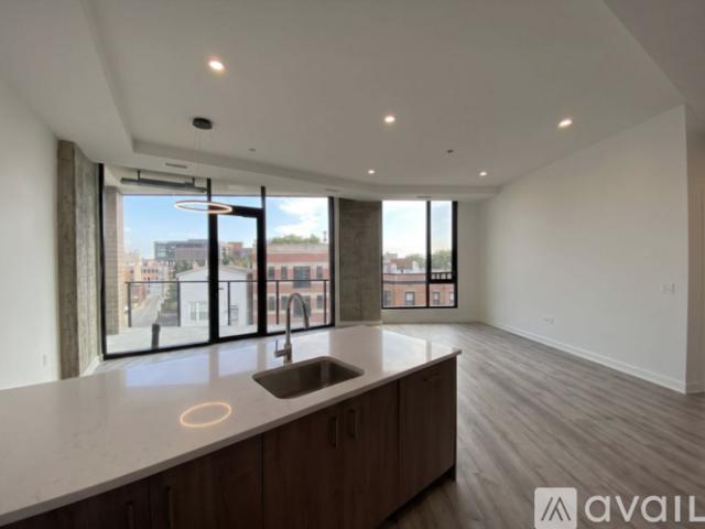 2 BR, 2 BA Apartment 1118 W Patterson Ave, Unit 401, Chicago, IL 60613